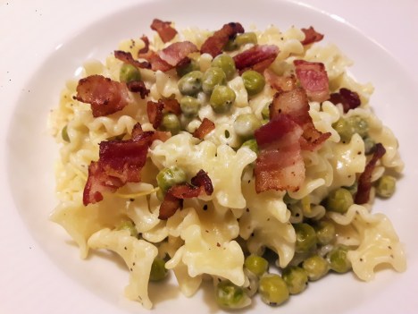 Mafalda corta med gröna ärtor & bacon | matorama